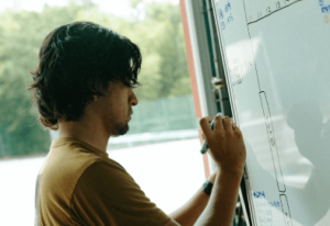 “時速5km”が人生を豊かに!? スローモビリティiino（イイノ）で これまでにない移動体験を - 関西の未来を探す旅｜関西・WEBパビリオン